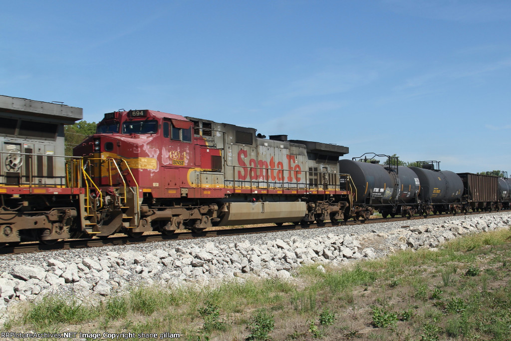 BNSF 694 is 2nd out on this sb freight.